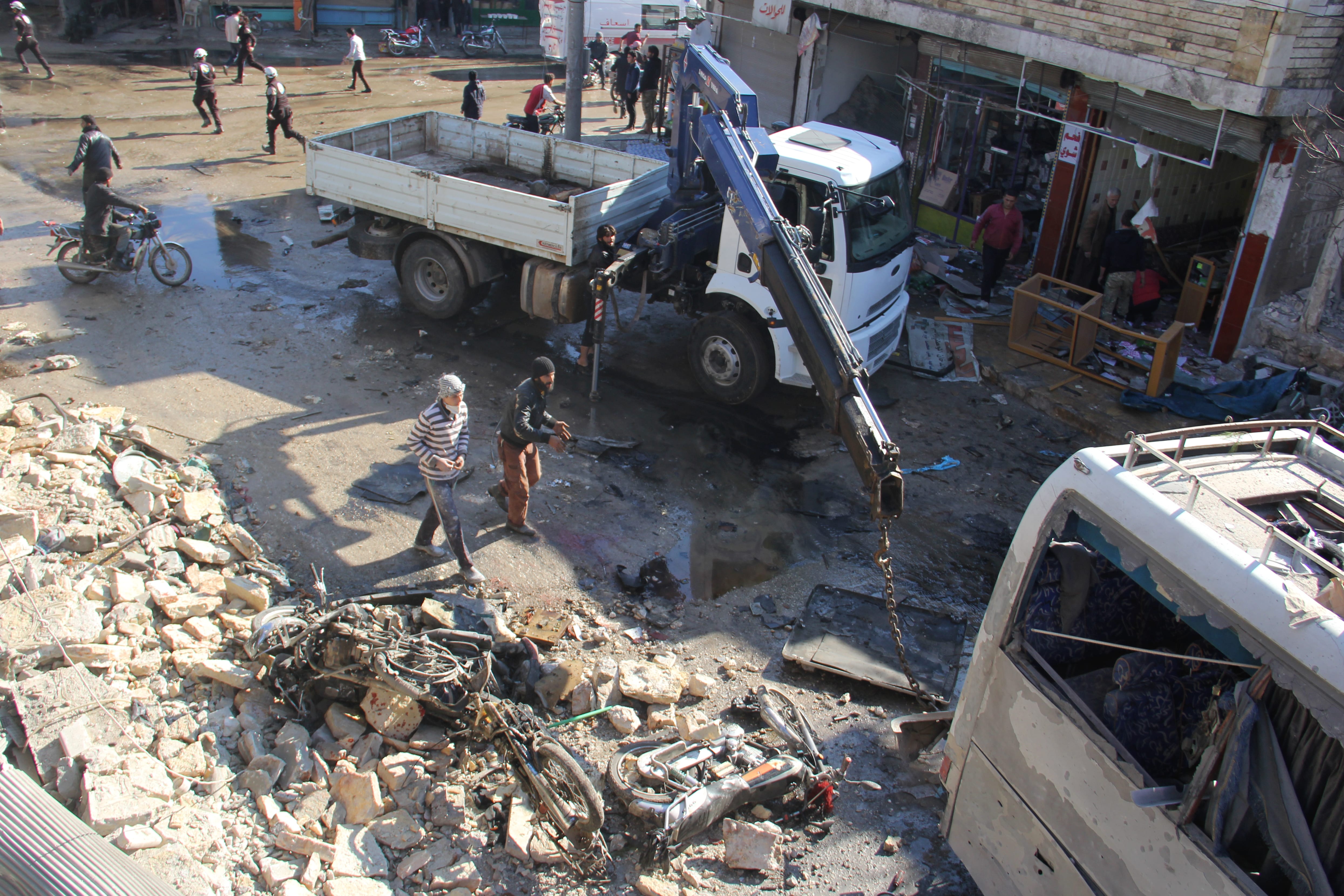 Assad regime forces hit a market in Idlib – Middle East Monitor