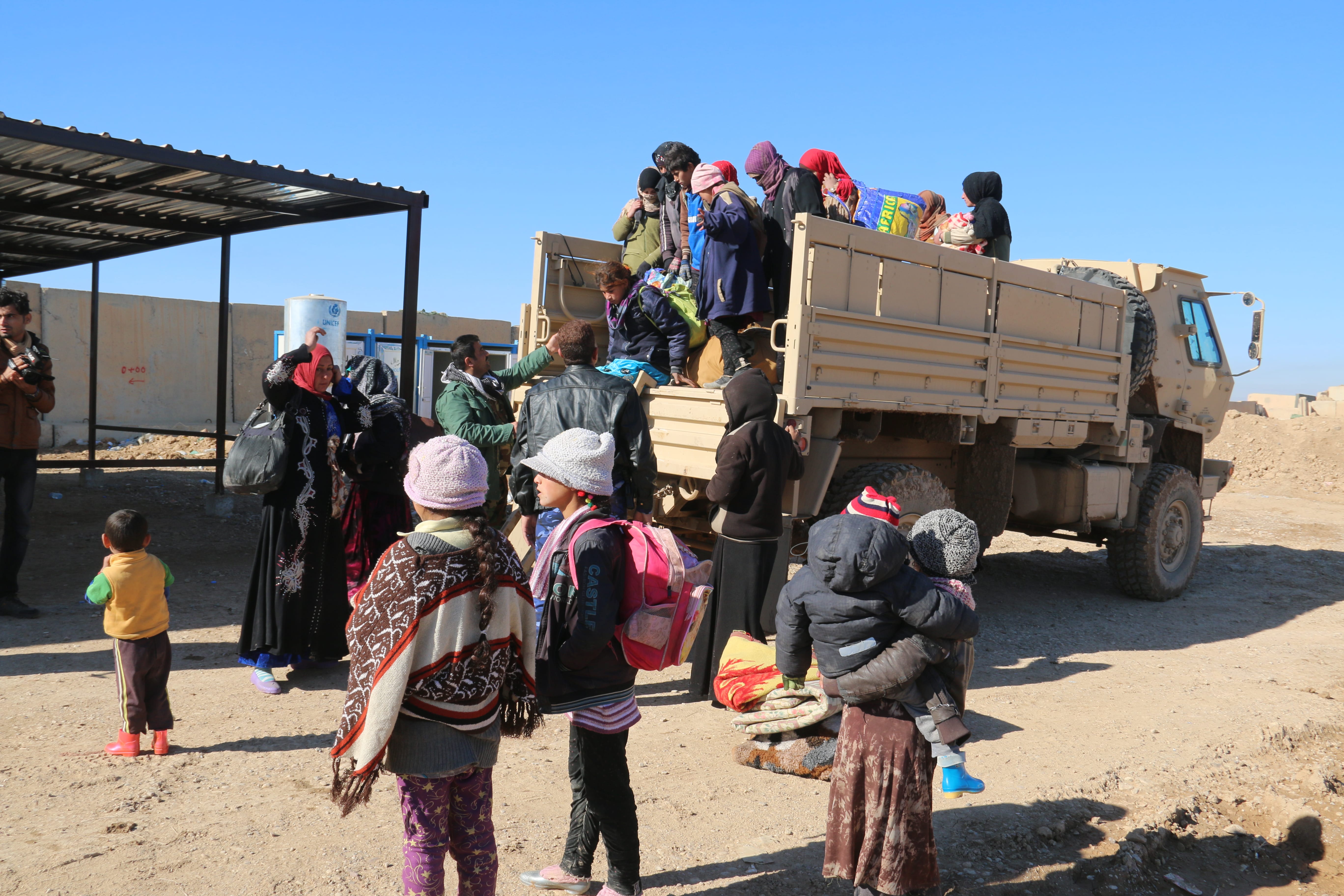 Iraqis flee from Daesh controlled areas – Middle East Monitor