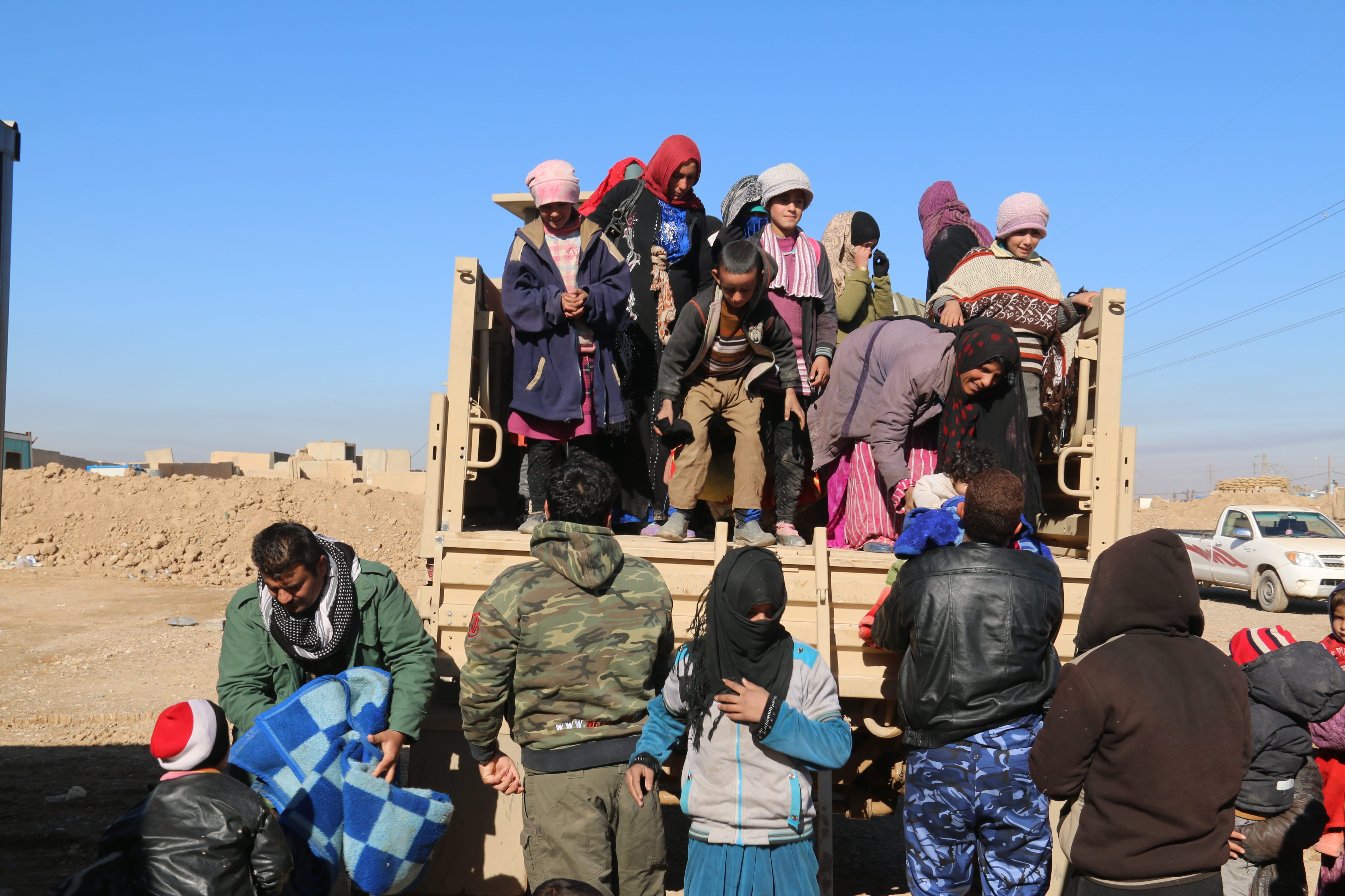 Iraqis flee from Daesh controlled areas – Middle East Monitor