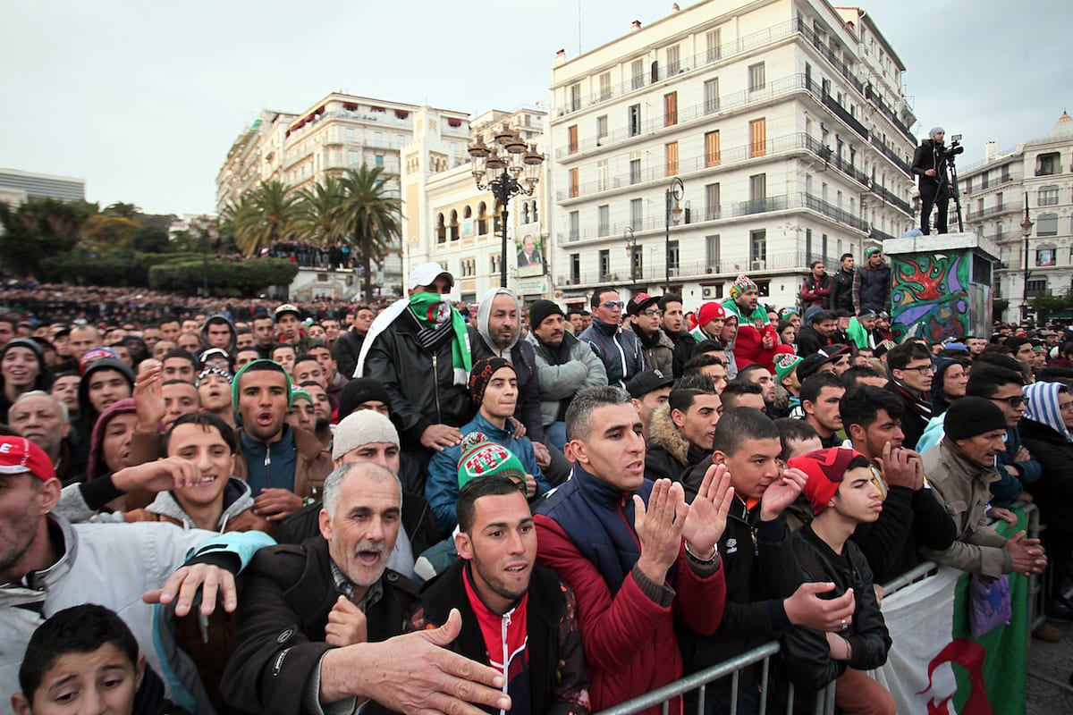 Algerian football fans cheer on their team – Middle East Monitor