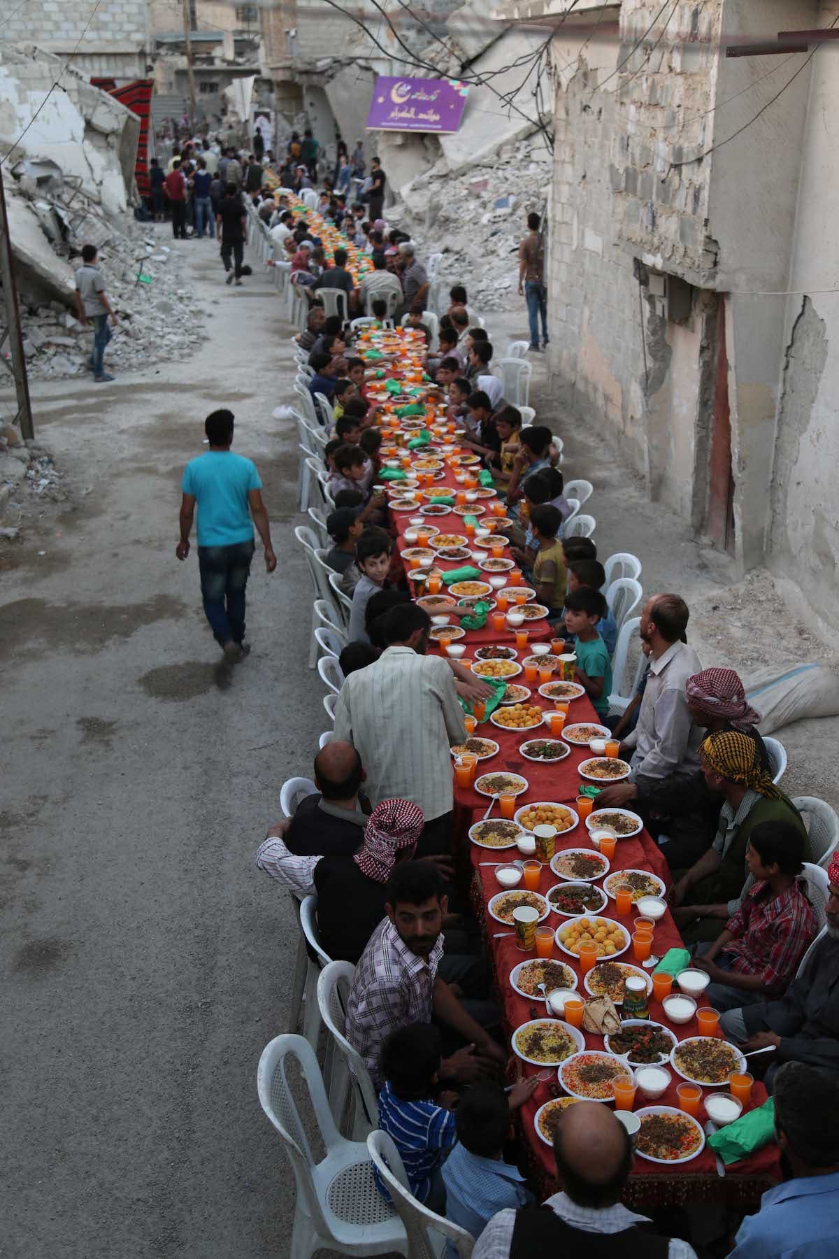 Syrians break their fast admist the rubble – Middle East Monitor
