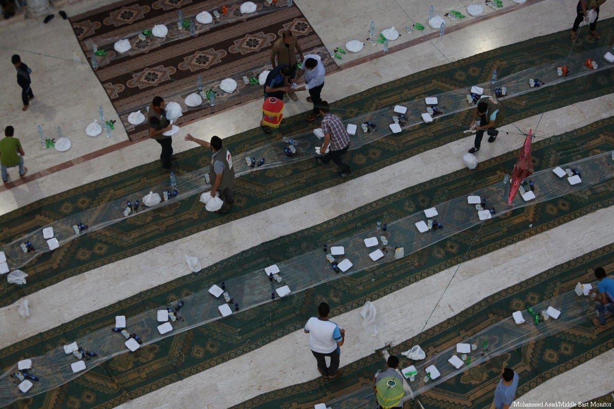 Muslims break their fast at Sayed Al-Hashim Mosque in Gaza City ...