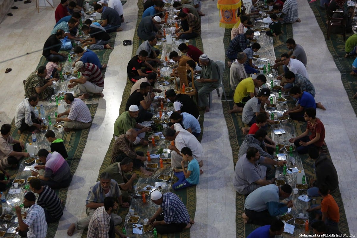Muslims break their fast at Sayed Al-Hashim Mosque in Gaza City ...