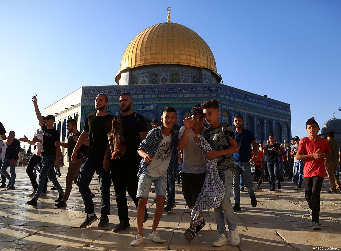10,000 Palestinians pray at Jerusalem’s Al-Aqsa Mosque – Middle East ...