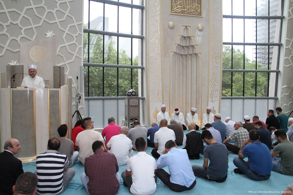 Mass prayer in Turkey – Middle East Monitor