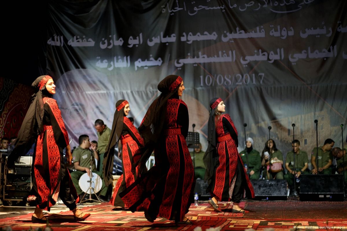 A mass wedding in Palestine – Middle East Monitor