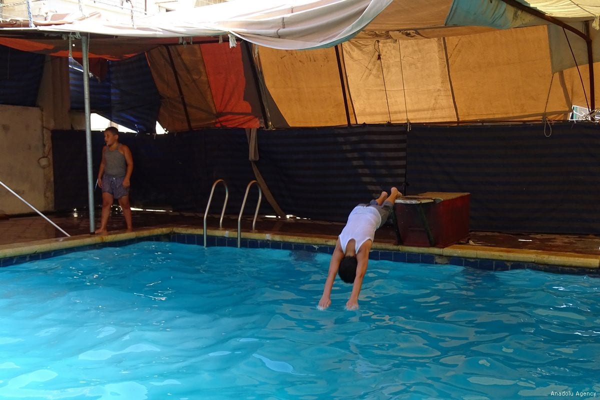 Cooling down in the summer heat in Syria – Middle East Monitor