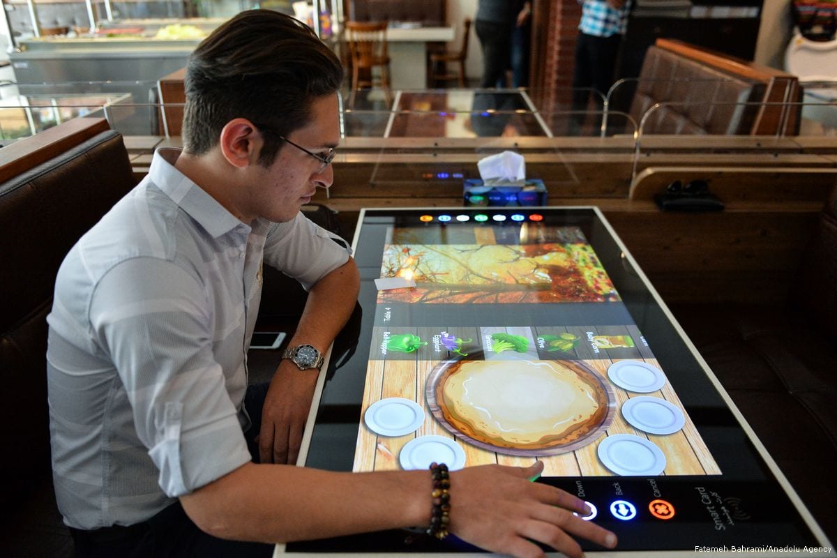 First robotic restaurant `RoboChef` in Tehran – Middle East Monitor