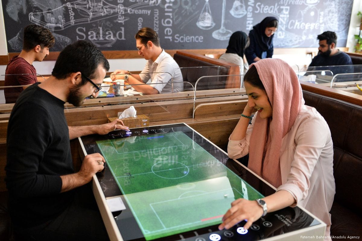 First robotic restaurant `RoboChef` in Tehran – Middle East Monitor