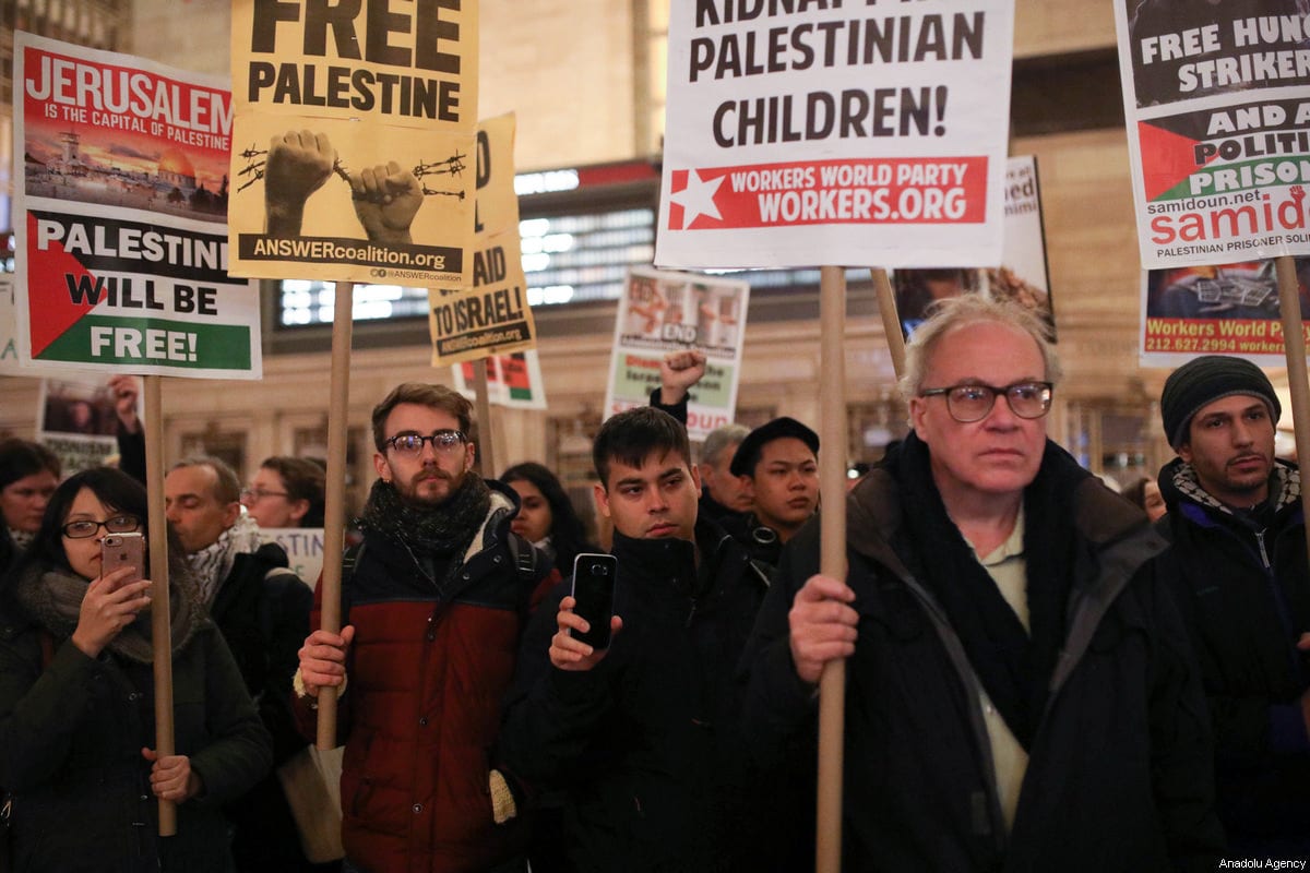 US: Hundreds protest for Ahed Tamimi in New York’s Grand Central ...