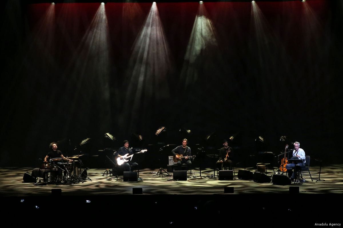 Iranian singer Mohsen Namjoo gives concert in Istanbul – Middle East ...