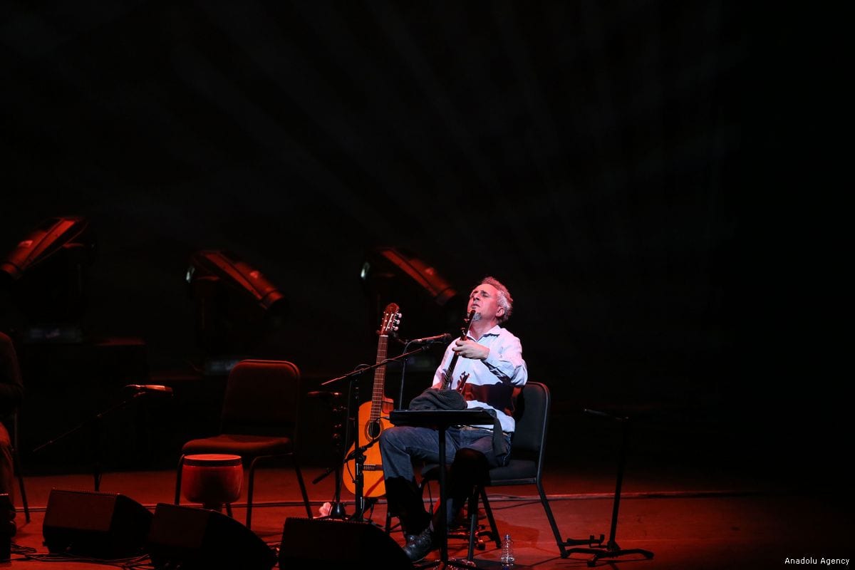 Iranian singer Mohsen Namjoo gives concert in Istanbul – Middle East ...