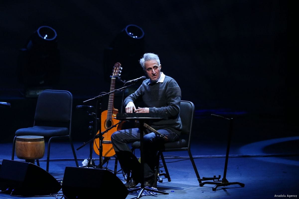 Iranian singer Mohsen Namjoo gives concert in Istanbul – Middle East ...