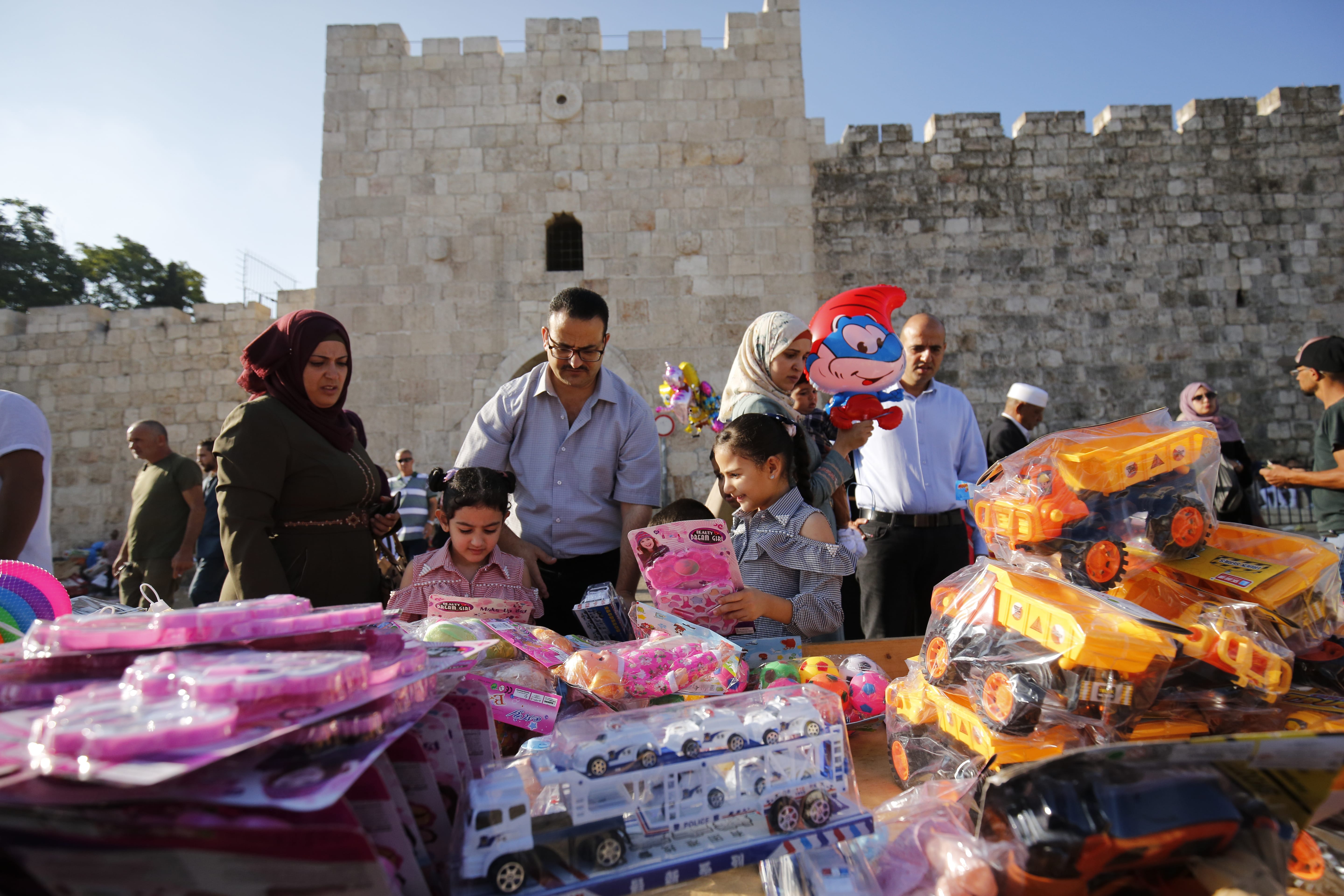 100,000 Muslims perform Eid prayers at Al-Aqsa – Middle East Monitor