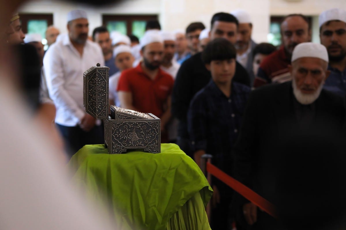 Beard of Prophet Muhammad open to visit – Middle East Monitor