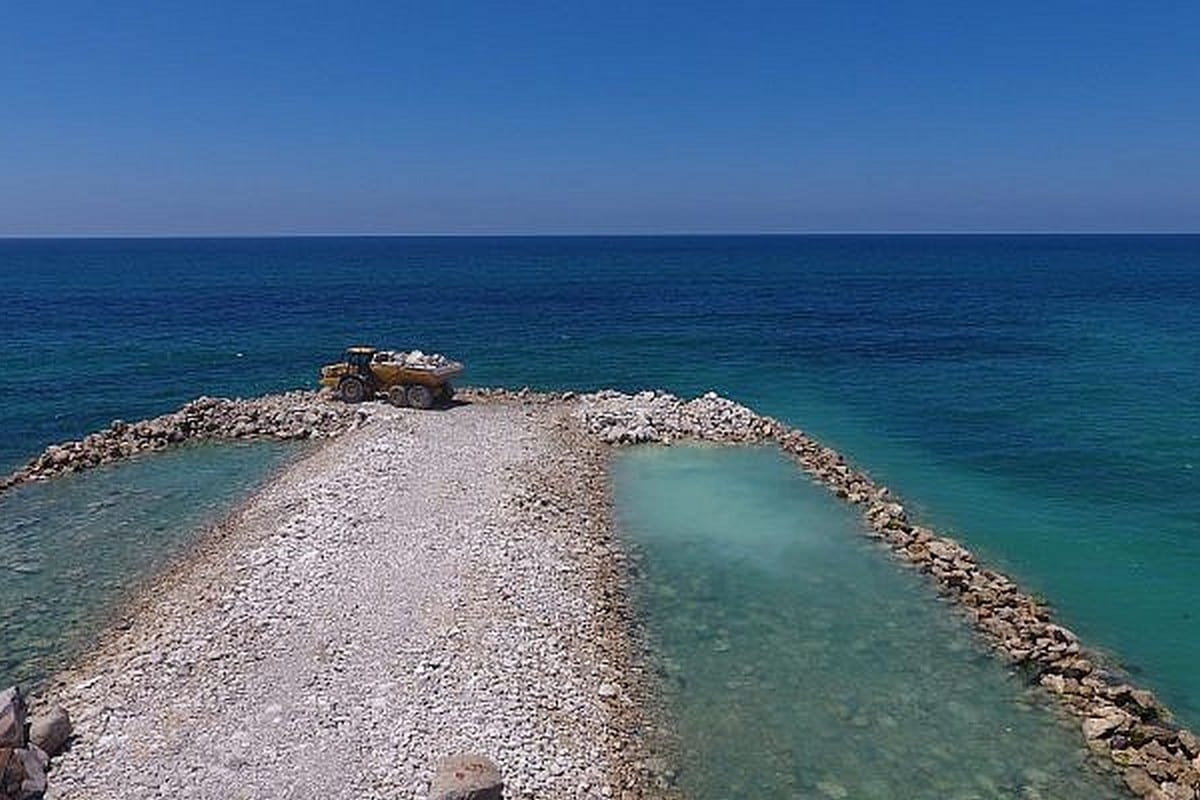 Revealed: first images of Israel’s sea barrier blockading Gaza – Middle ...