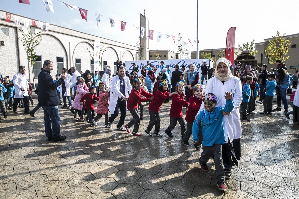 Olive picking for Syrian orphans – Middle East Monitor