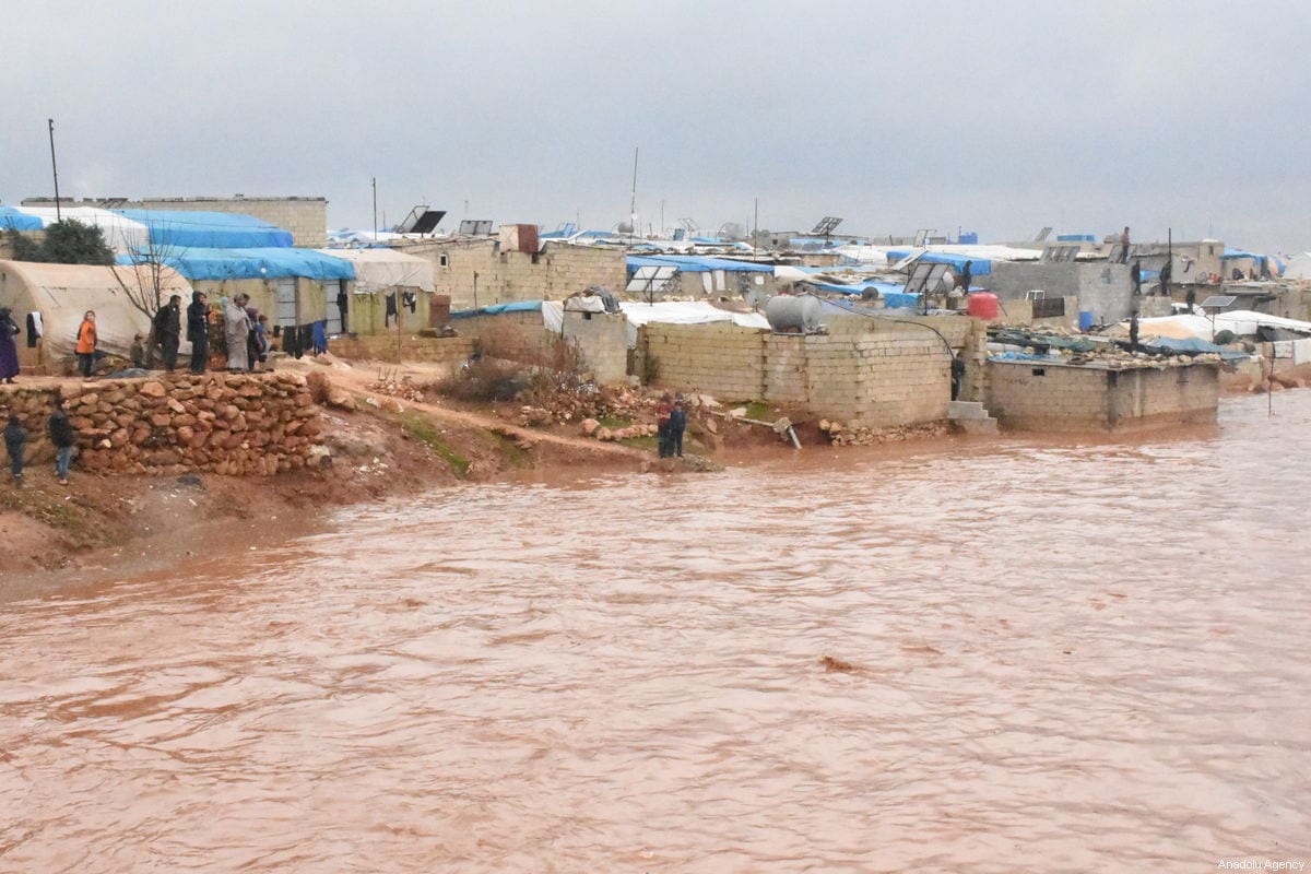 After rains, 32,000 await aid along Syrian border – Middle East Monitor