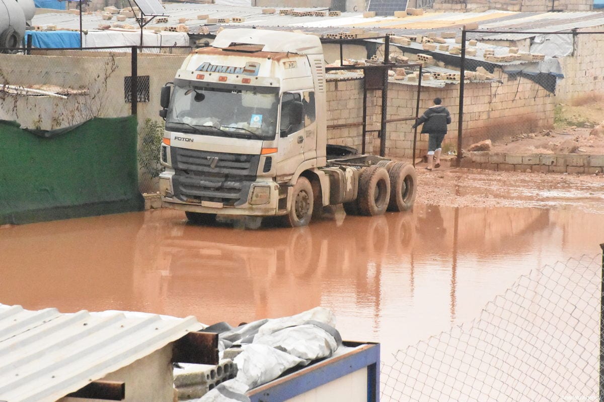 After rains, 32,000 await aid along Syrian border – Middle East Monitor