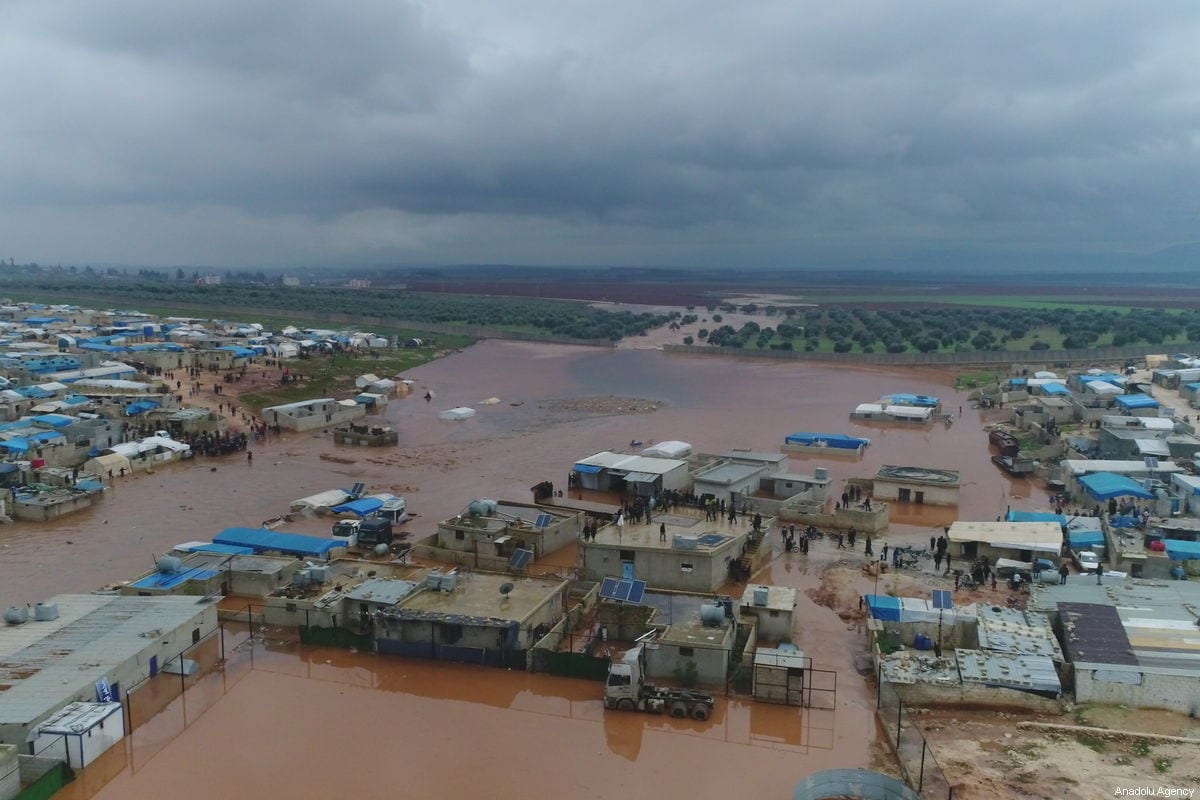 After rains, 32,000 await aid along Syrian border – Middle East Monitor
