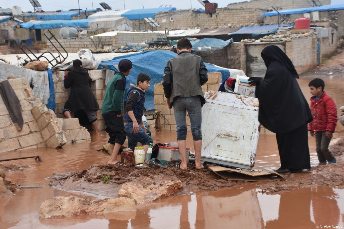 After rains, 32,000 await aid along Syrian border – Middle East Monitor