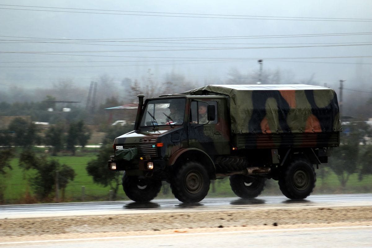 Turkey deploys armoured vehicles to Syrian border – Middle East Monitor