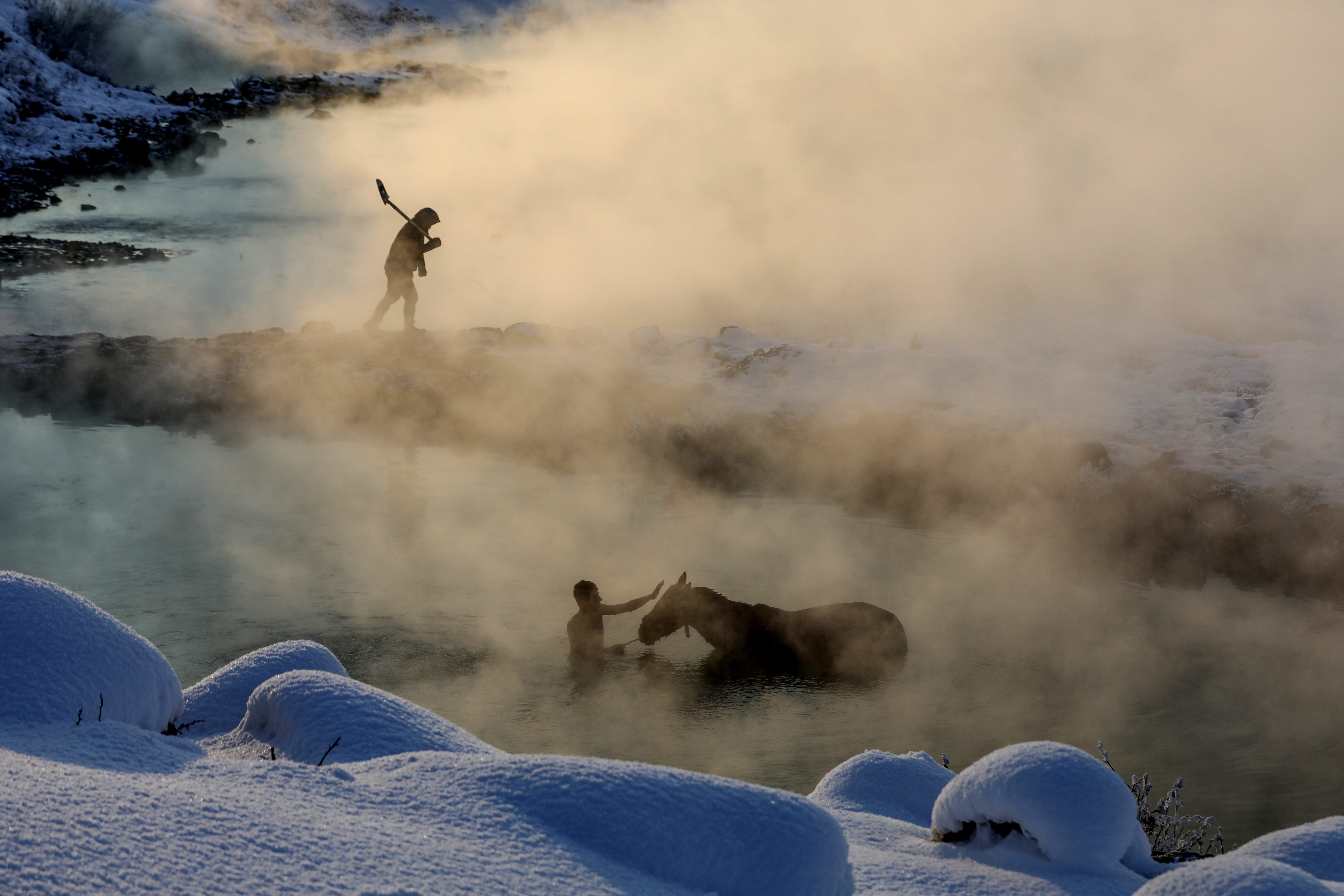 Horsing around in a hot spring – Middle East Monitor