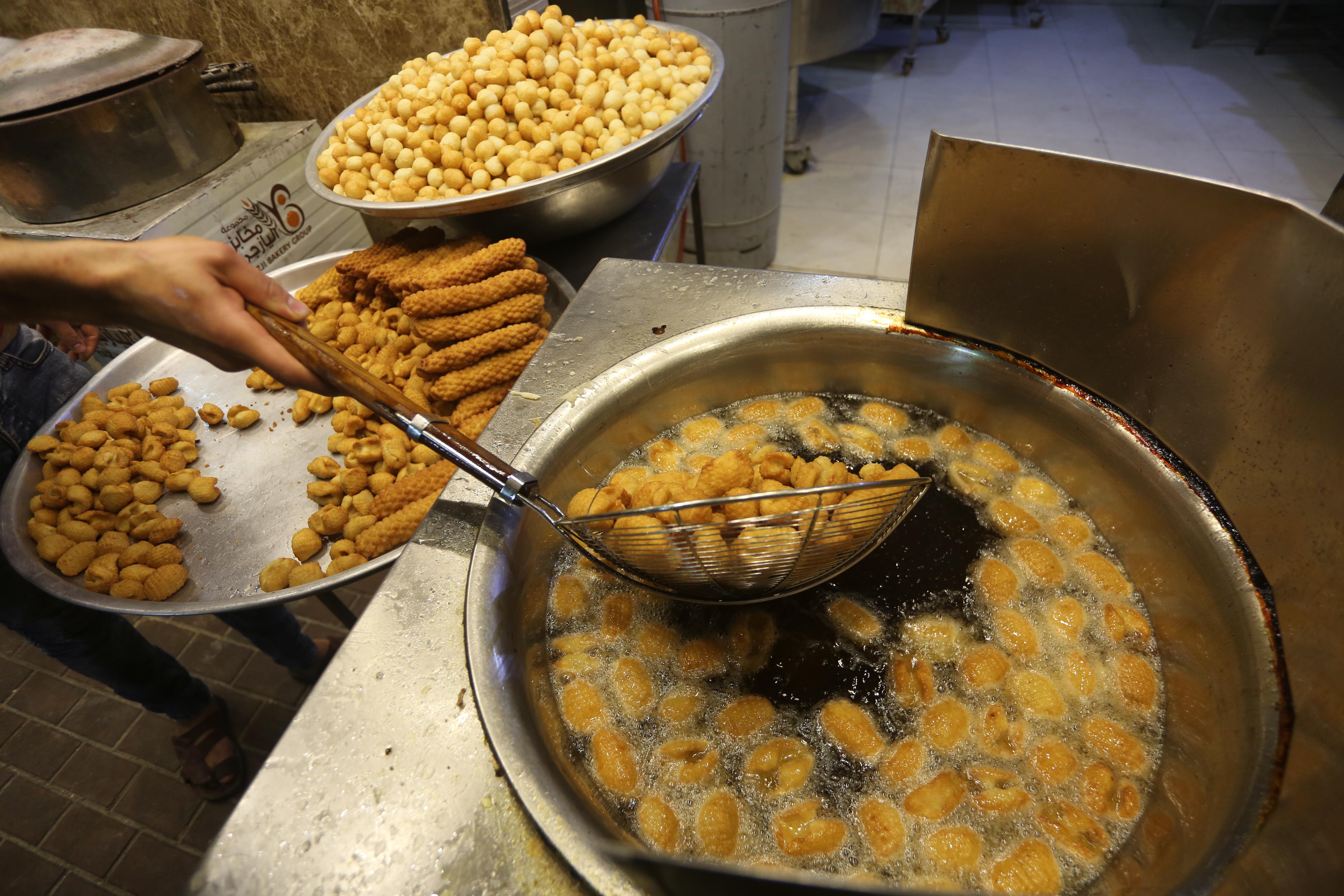 Trying to keep afloat in Gaza – Middle East Monitor