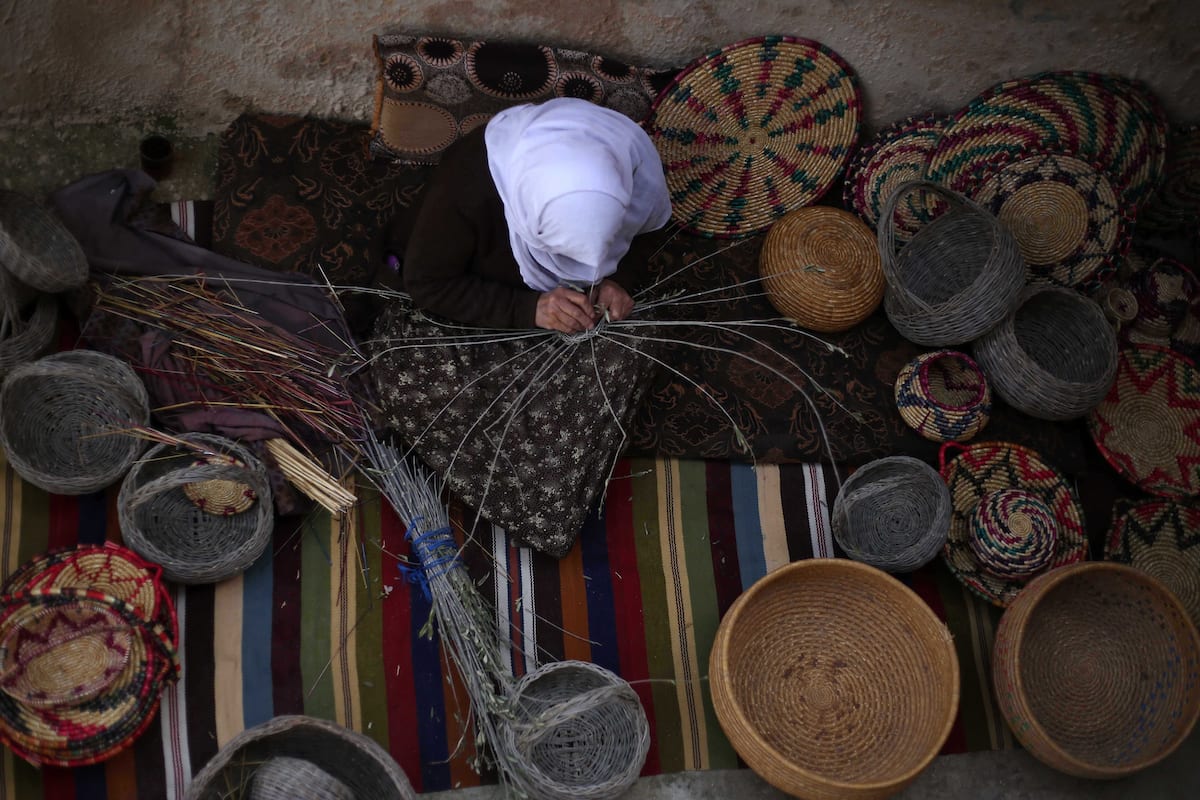 A Palestinian basket maker – Middle East Monitor