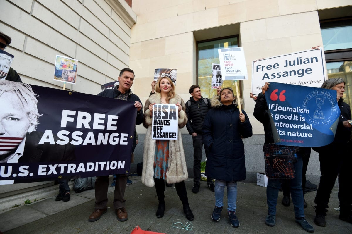 Us Charges Assange After London Arrest Ends 7 Years In Ecuador Embassy