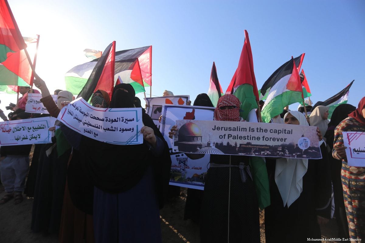 Gazans flock to Israel buffer zone for 53rd weekly demo – Middle East ...