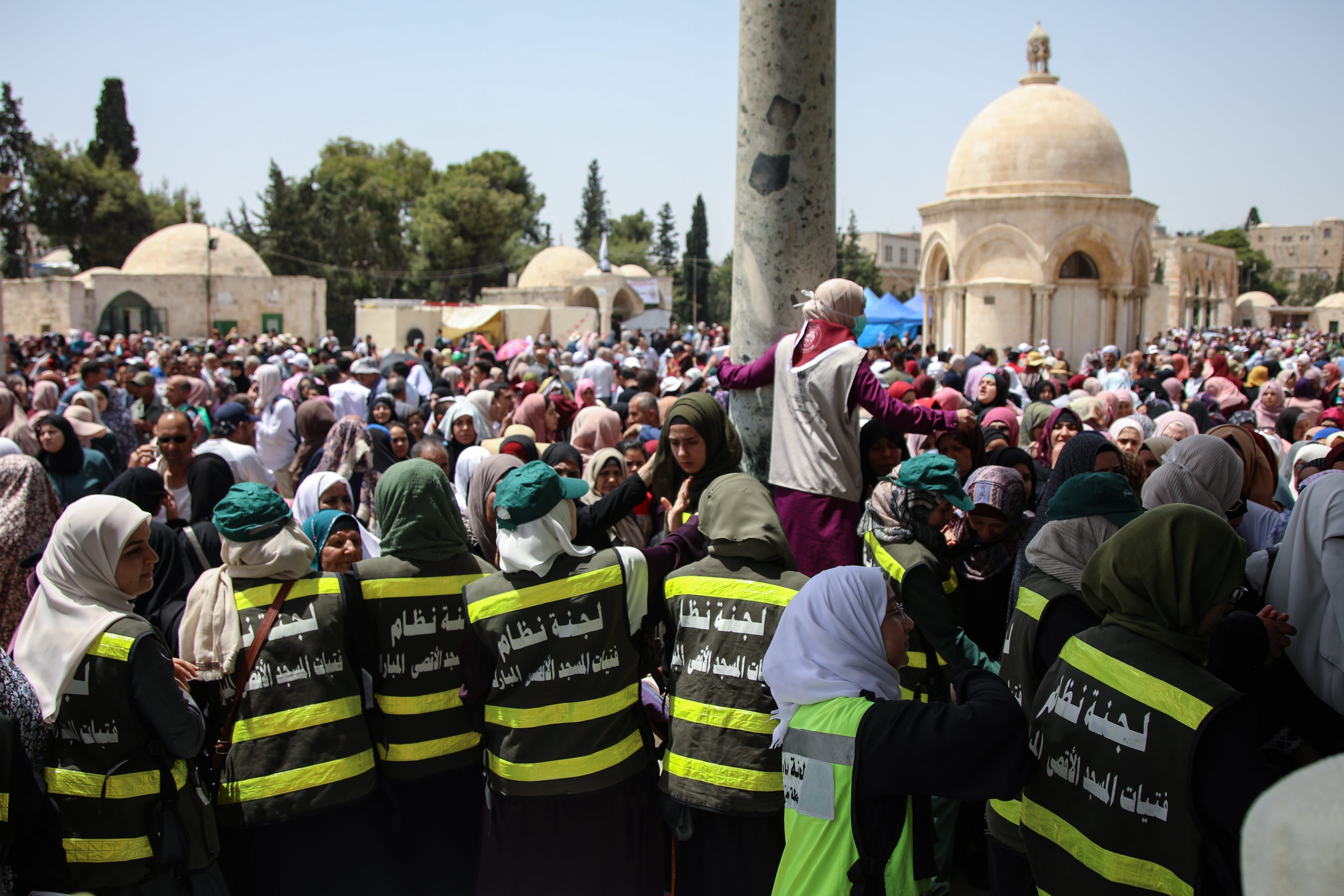 Volunteer women guard Al-Aqsa Mosque during Ramadan – Middle East Monitor