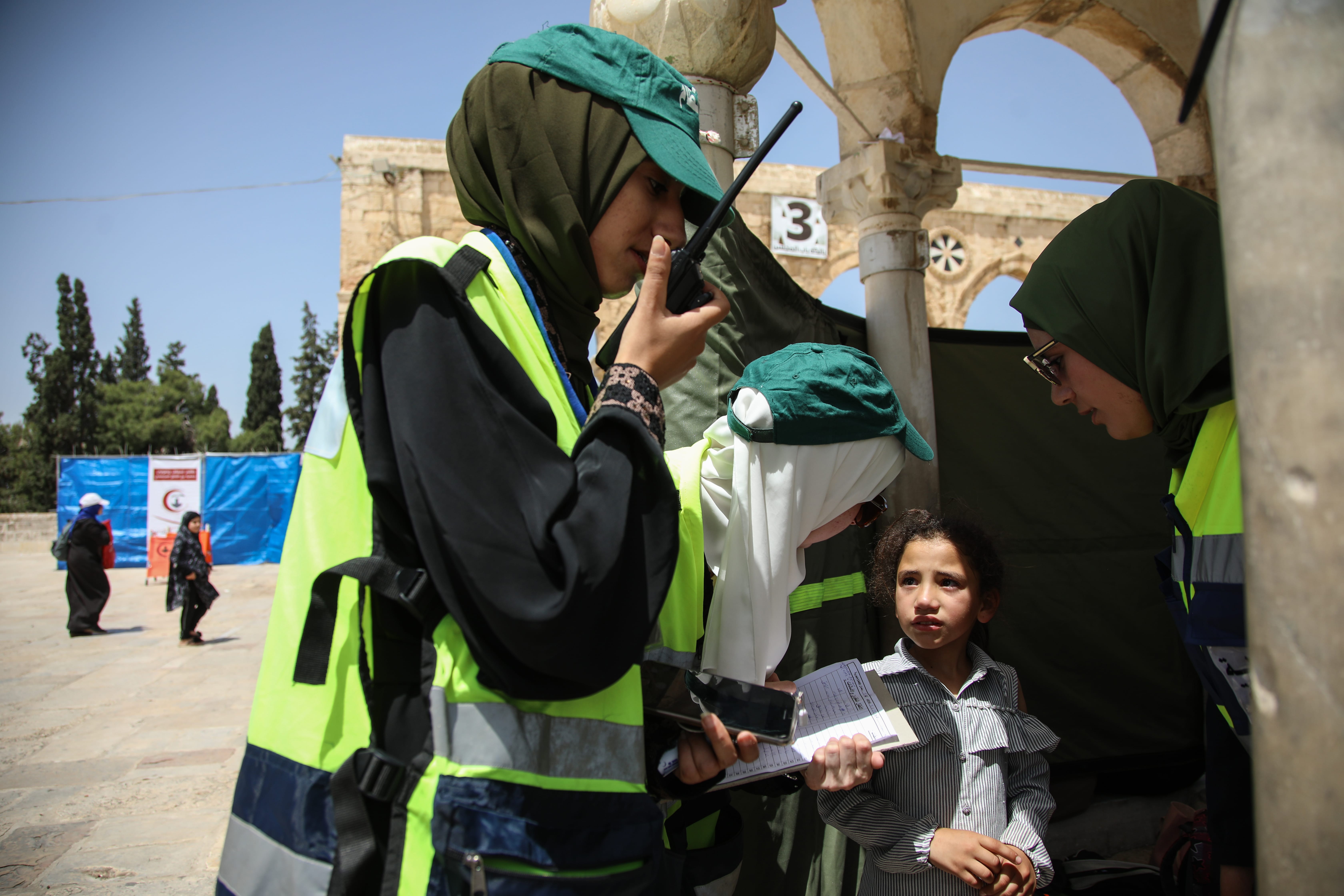 Volunteer women guard Al-Aqsa Mosque during Ramadan – Middle East Monitor