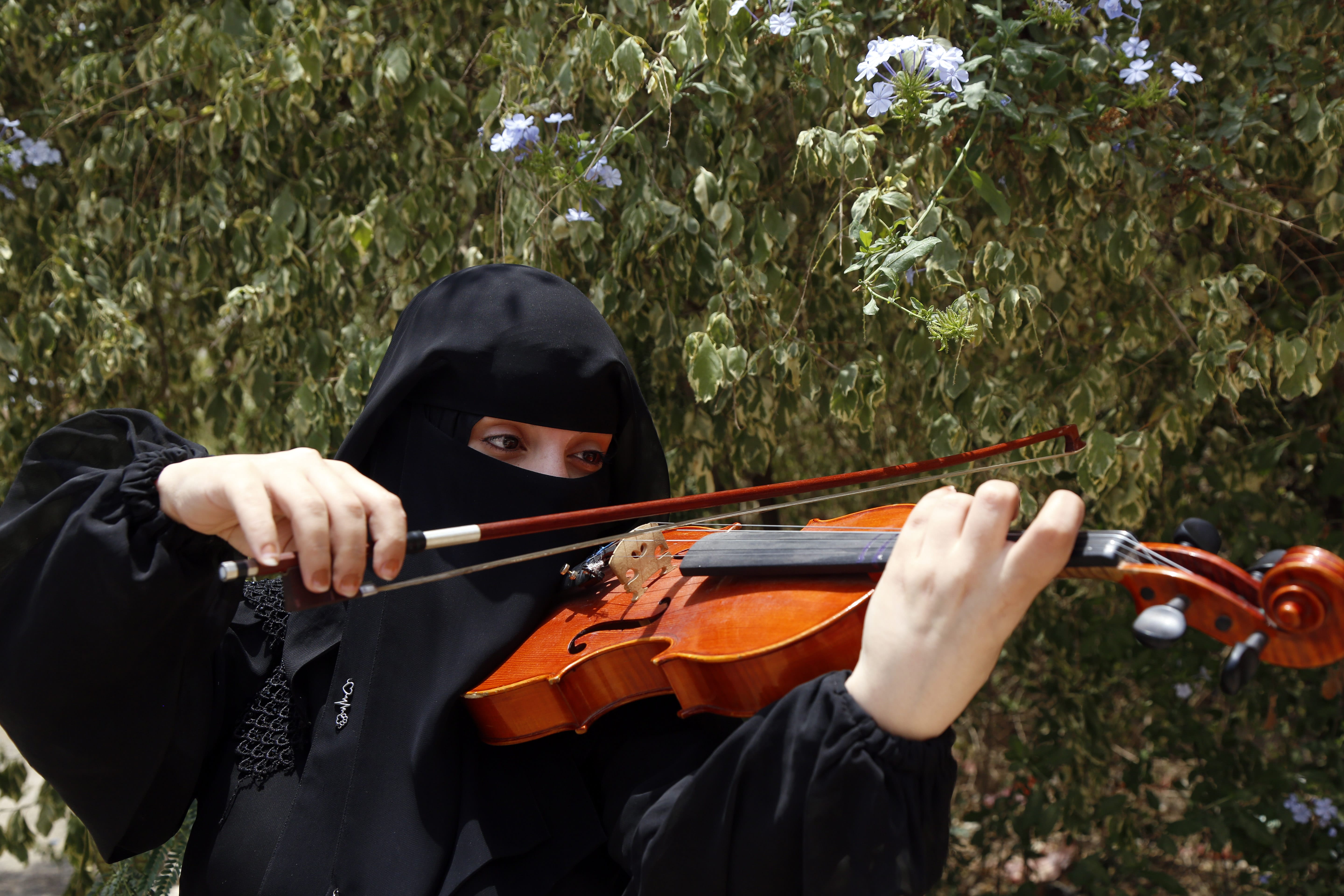 Yemen’s youth escape the war through music – Middle East Monitor