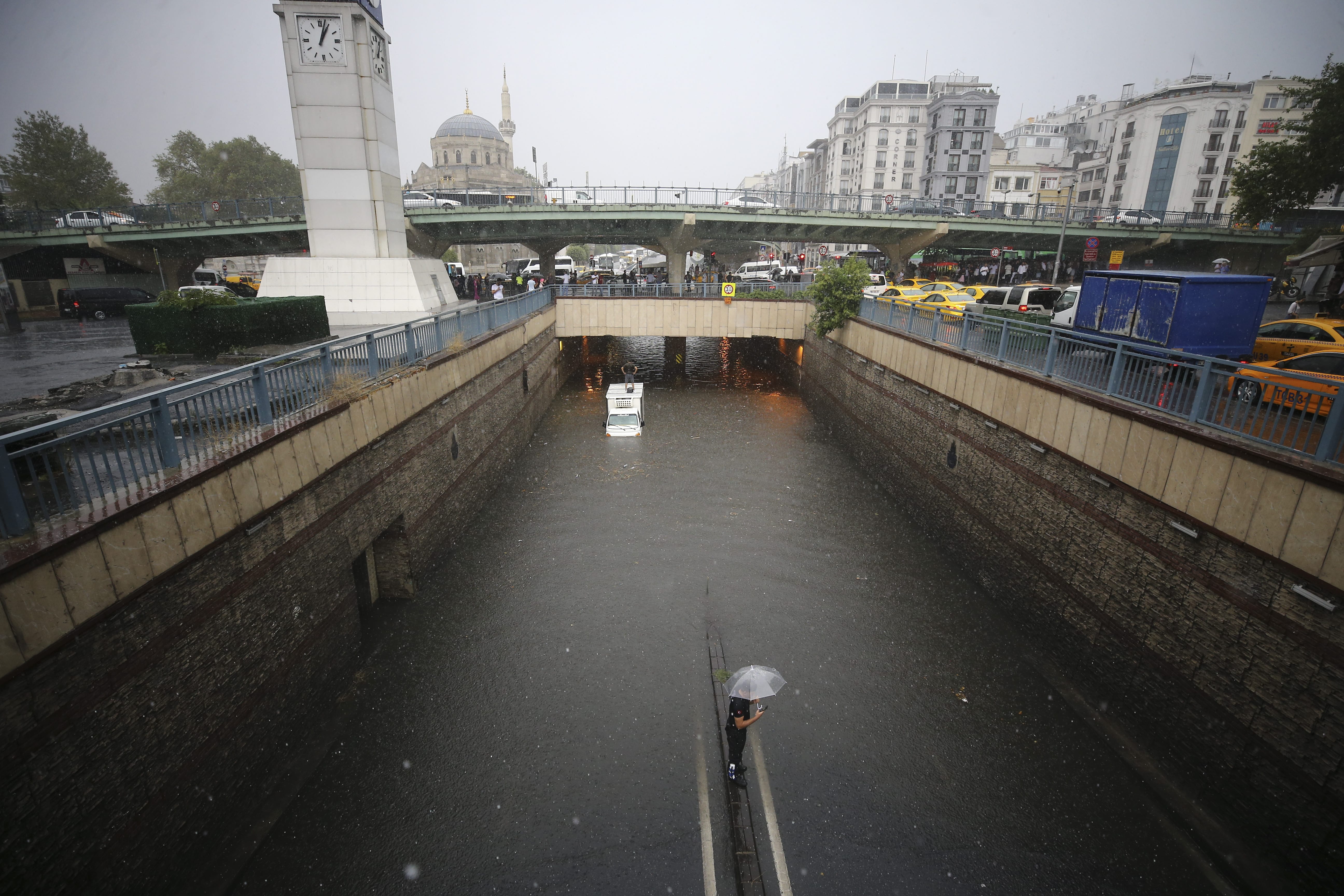 Heavy rain hits Istanbul – Middle East Monitor
