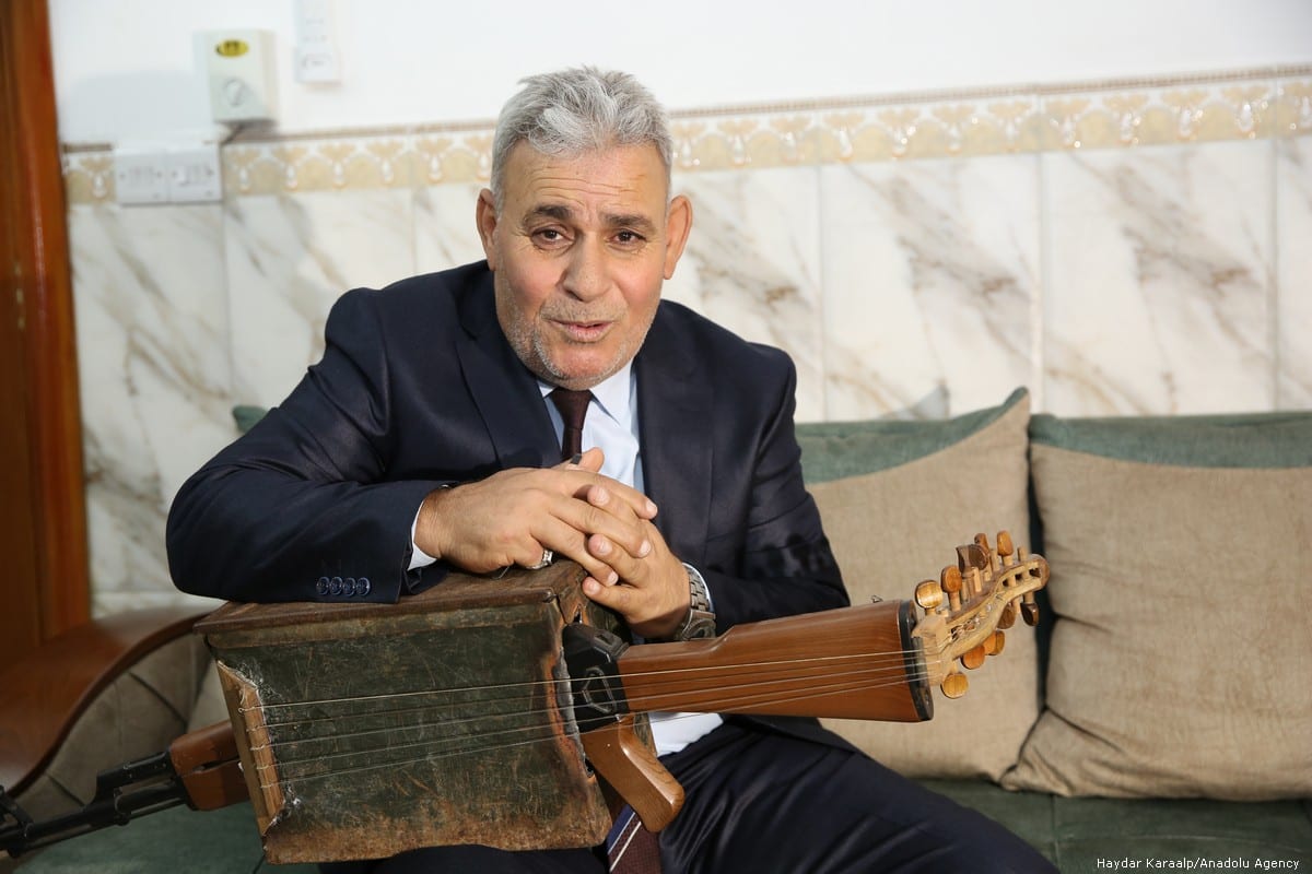 Iraq teacher turns Kalashnikov into music – Middle East Monitor
