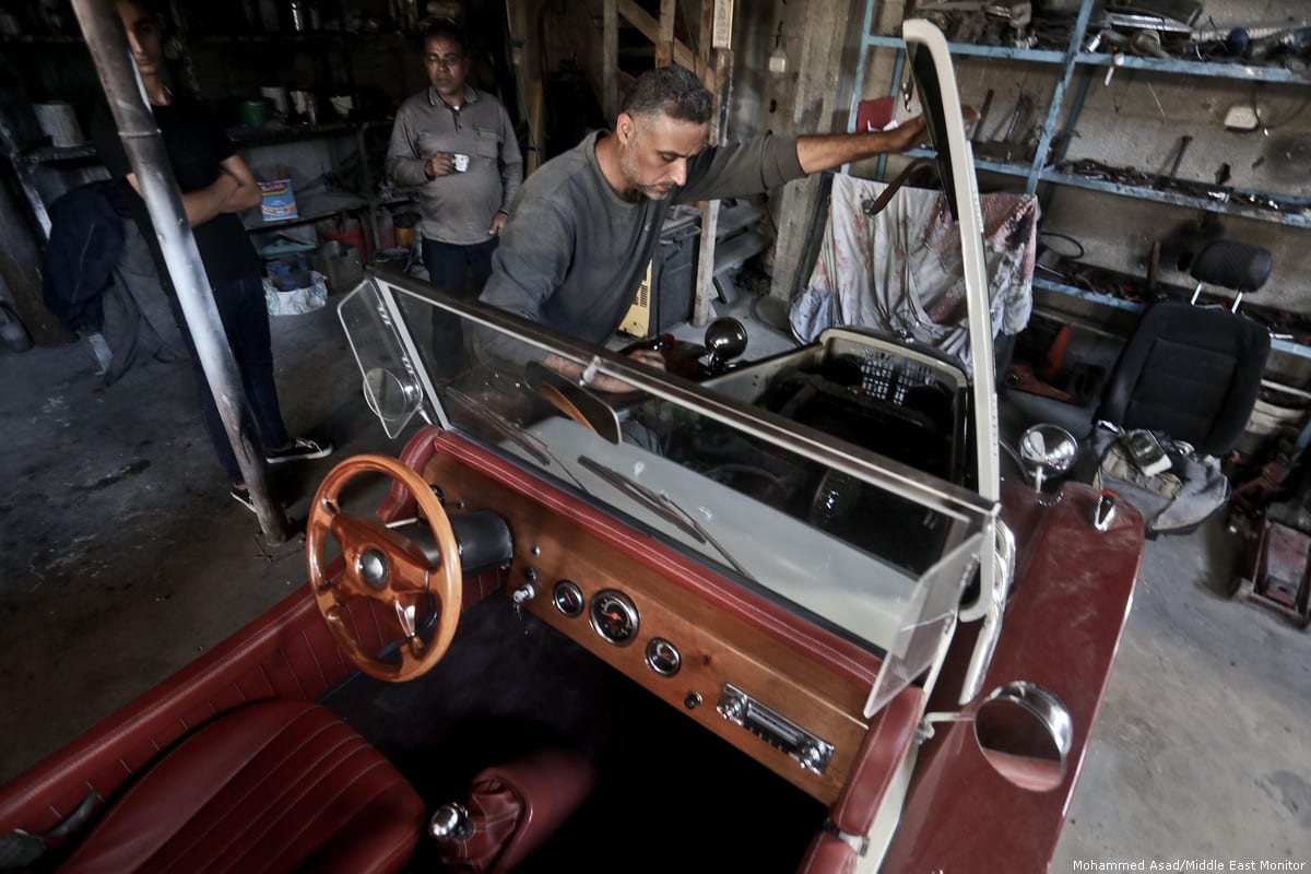This Gaza garage brings classic cars back to life – Middle East Monitor