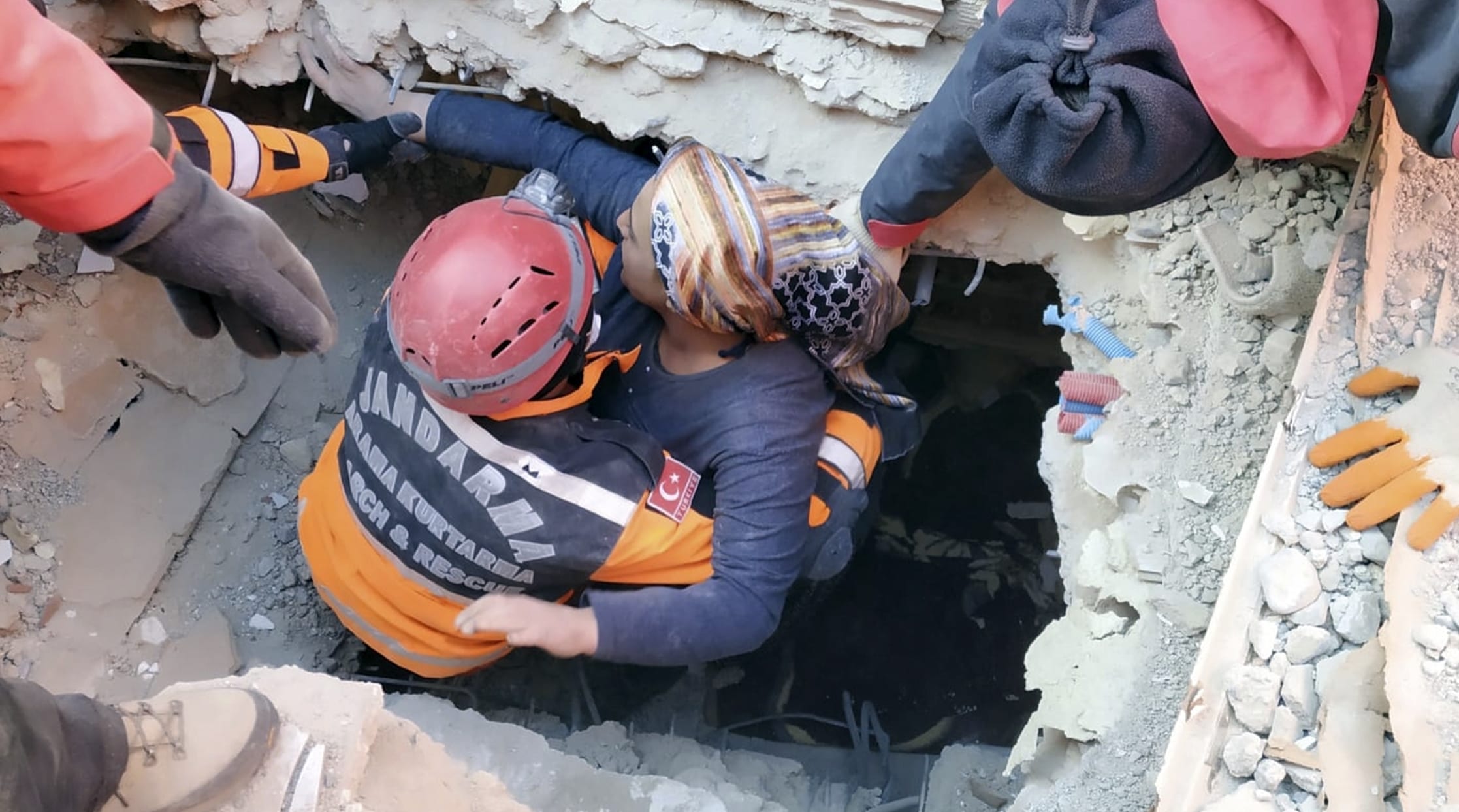 Turkey Quake Kills At Least 22 Rescuers Dig For Survivors Middle