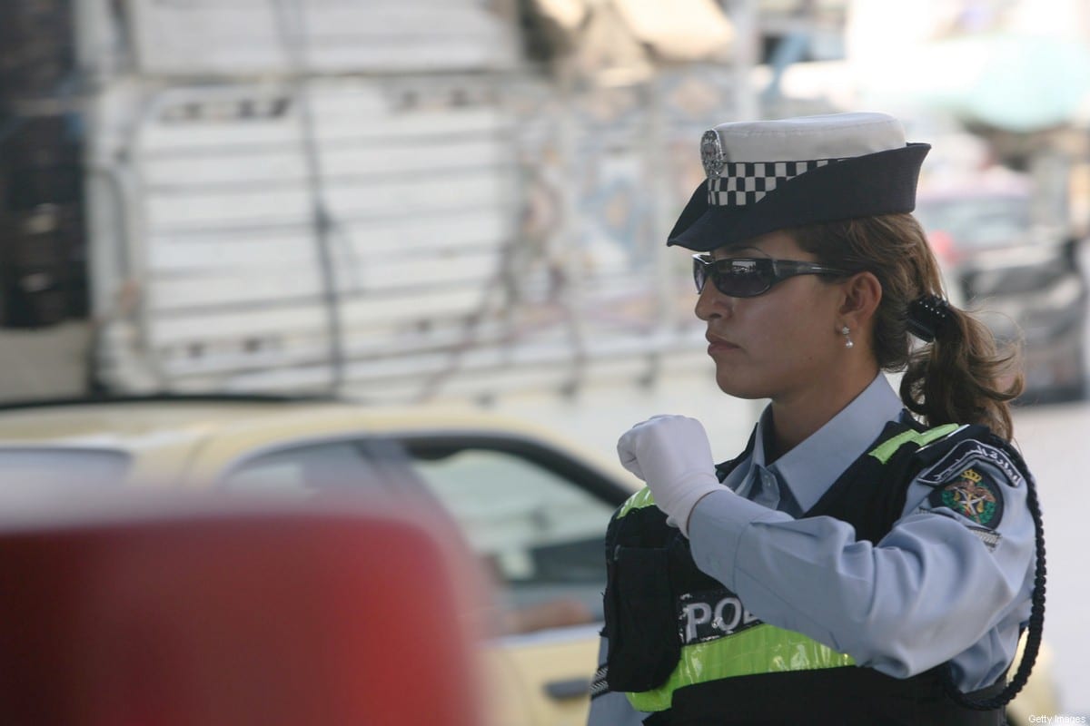 Female Police Officers Direct Traffic in Amman – Middle East Monitor