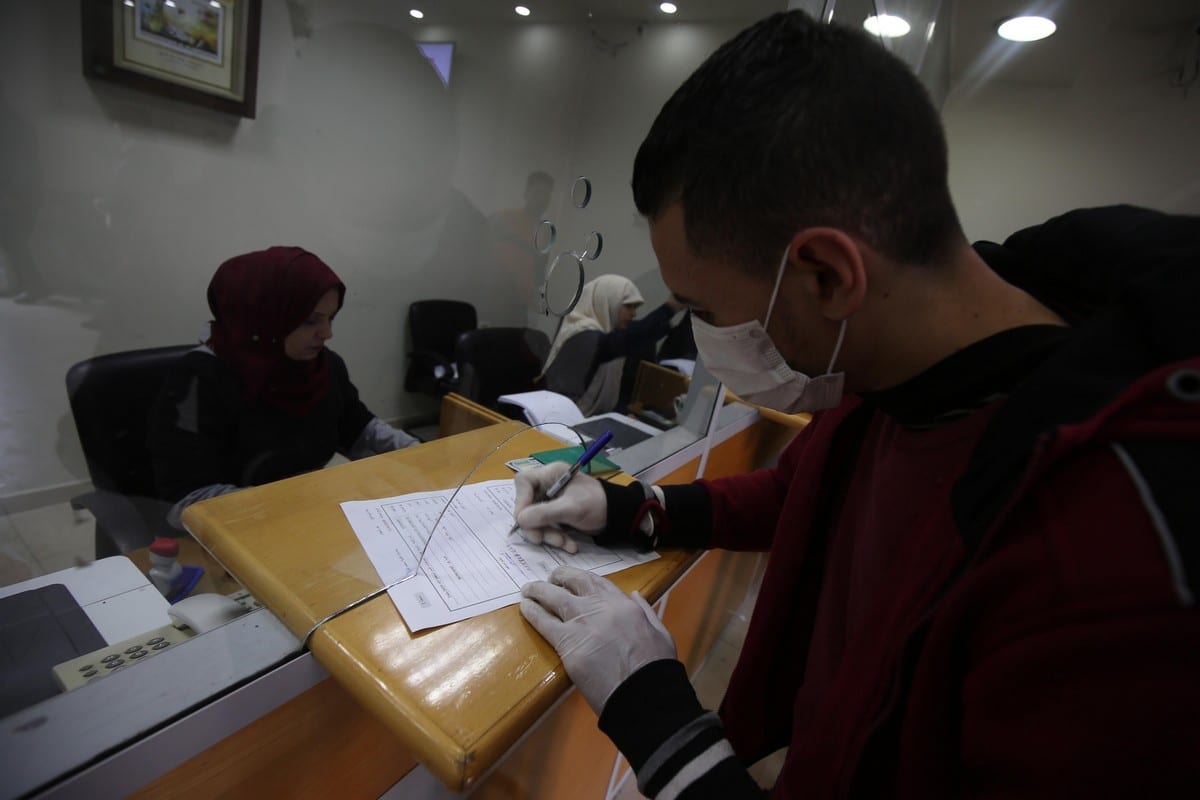 Qatar pays $100 each to 100,000 poor families in Gaza – Middle East Monitor