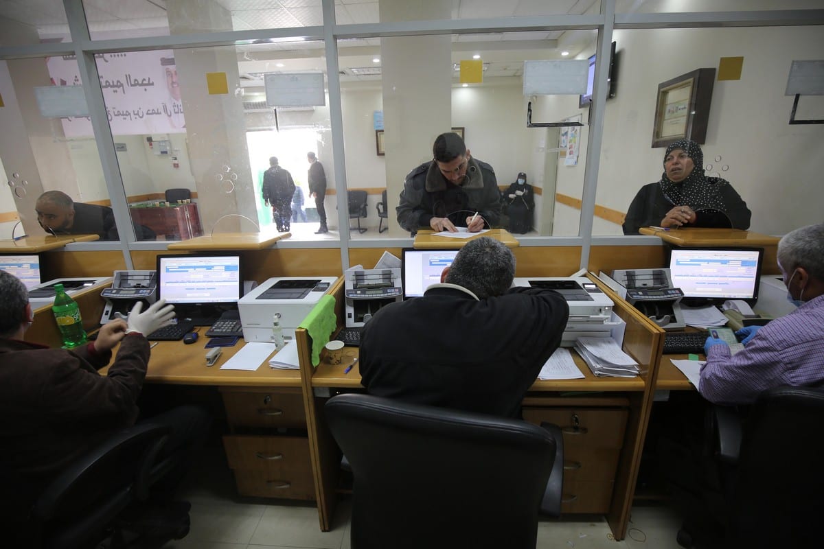 Qatar pays $100 each to 100,000 poor families in Gaza – Middle East Monitor