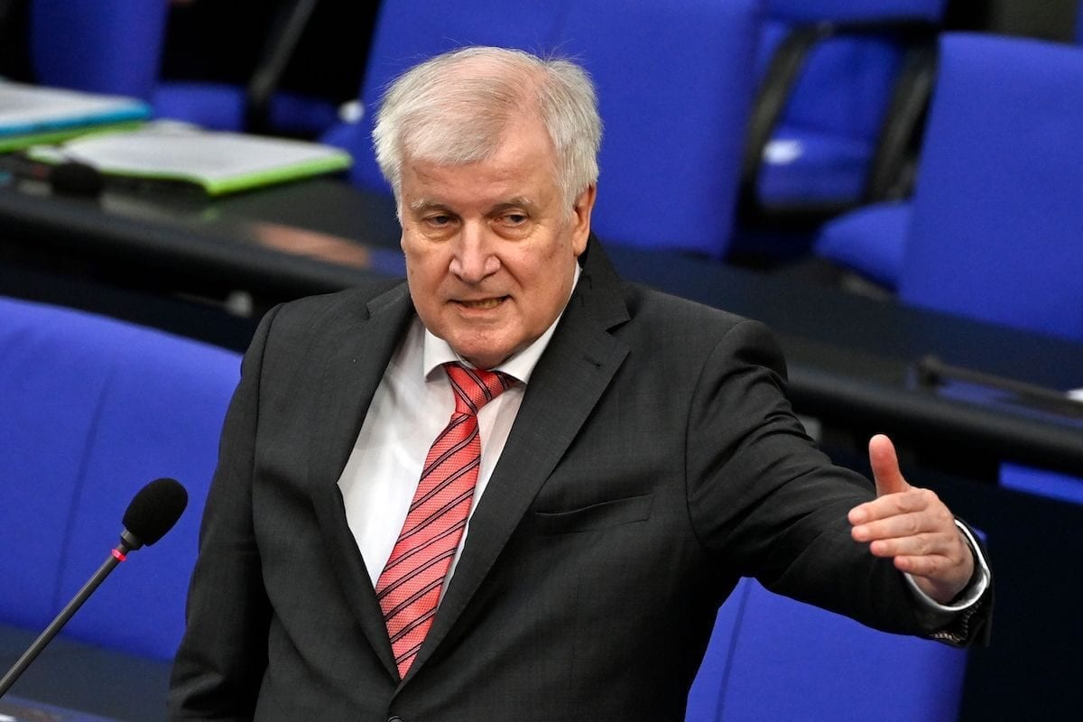 German minister defends decision to take refugees from Greek islands ...