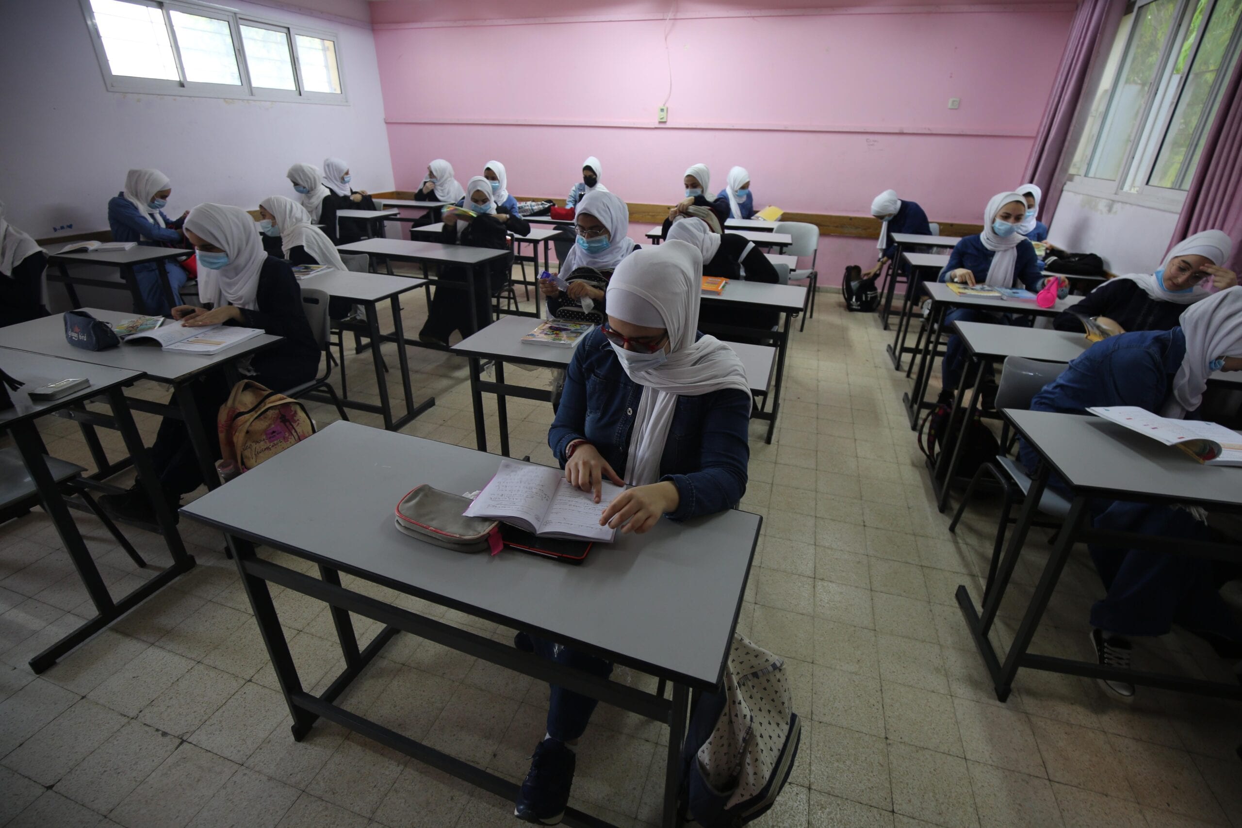 Gaza high school students return following closures – Middle East Monitor