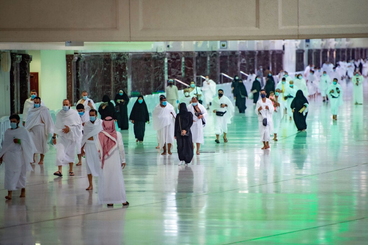 Saudi Arabia resumes Umrah after 6-month hiatus – Middle East Monitor