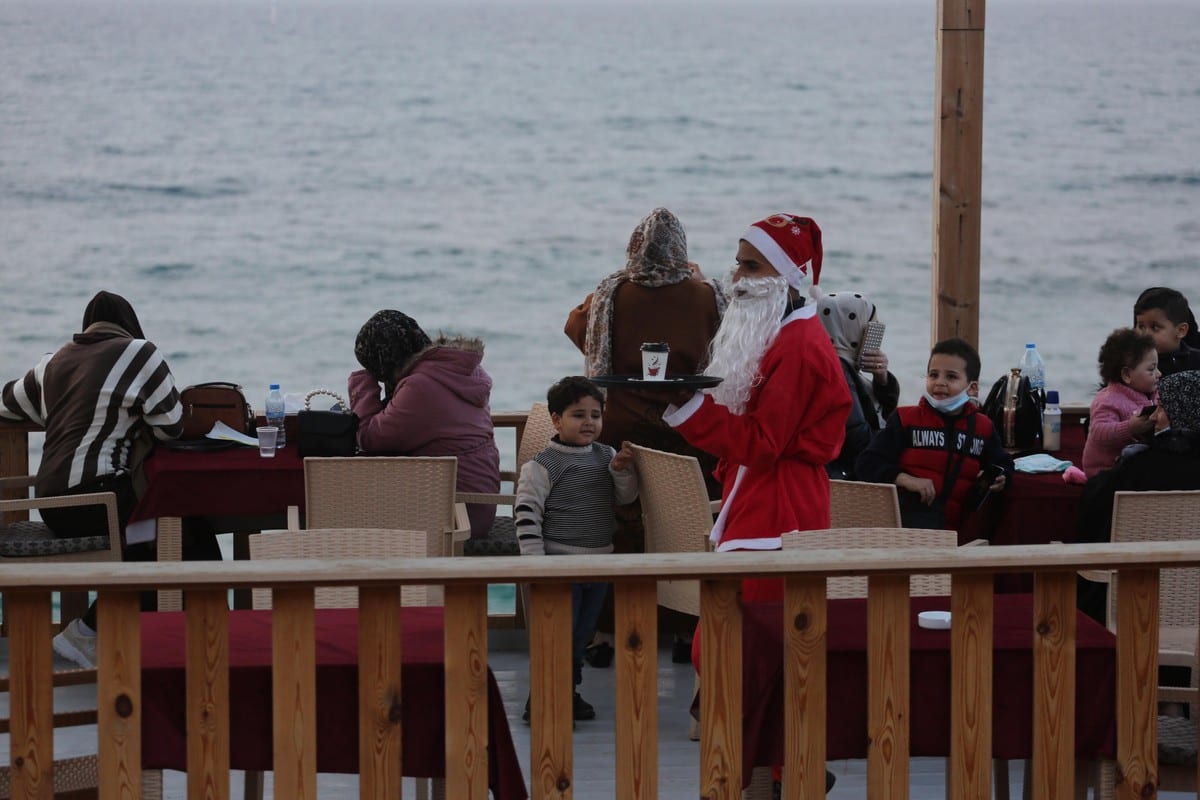 Santa arrives in Gaza – Middle East Monitor