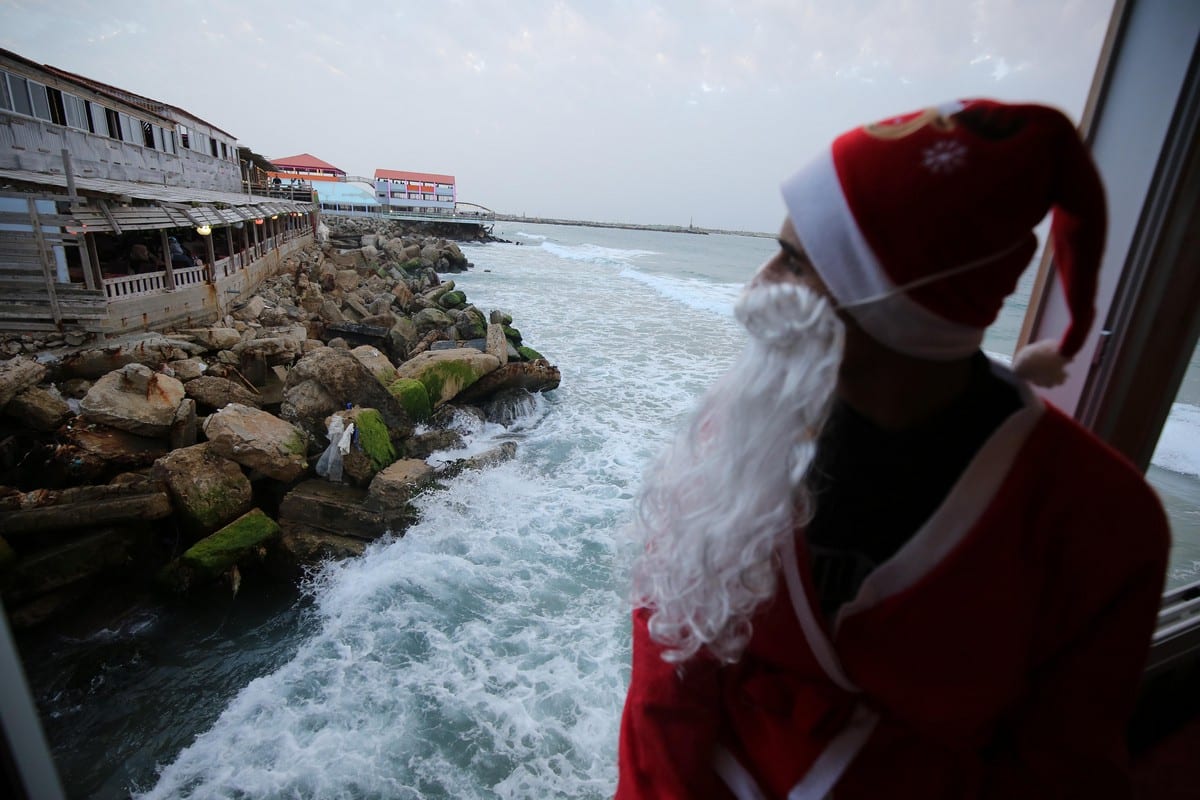 Santa arrives in Gaza – Middle East Monitor