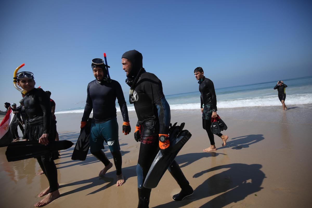 Palestinians search for drowned Egypt sailors – Middle East Monitor