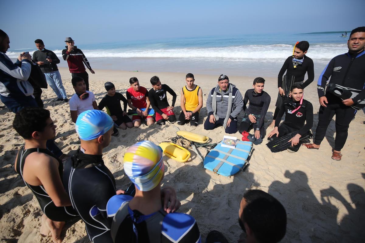 Palestinians search for drowned Egypt sailors – Middle East Monitor