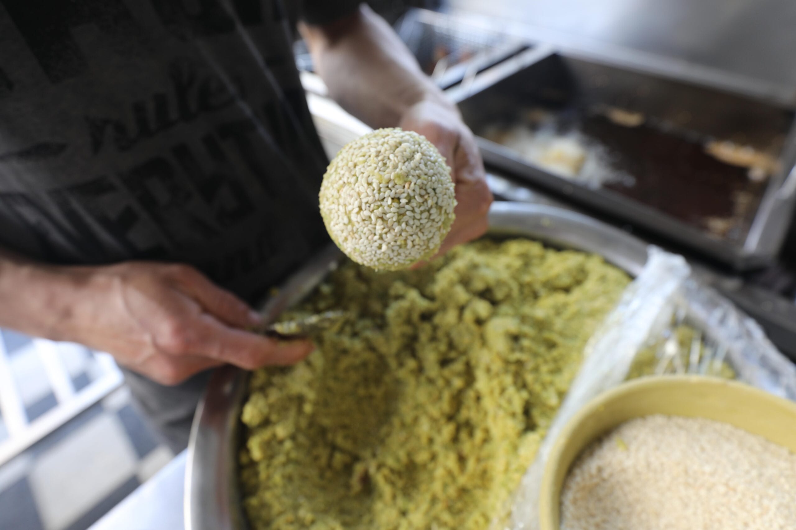 Gaza traders prepare Ramadan staples, hummus and falafel – Middle East ...
