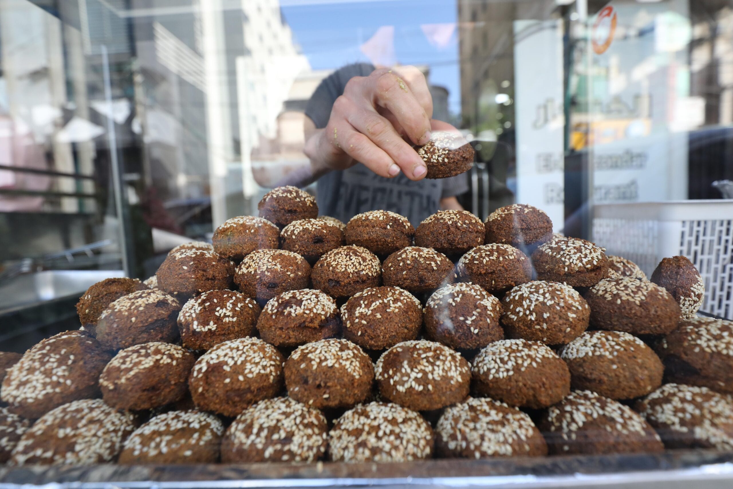 Gaza traders prepare Ramadan staples, hummus and falafel – Middle East ...
